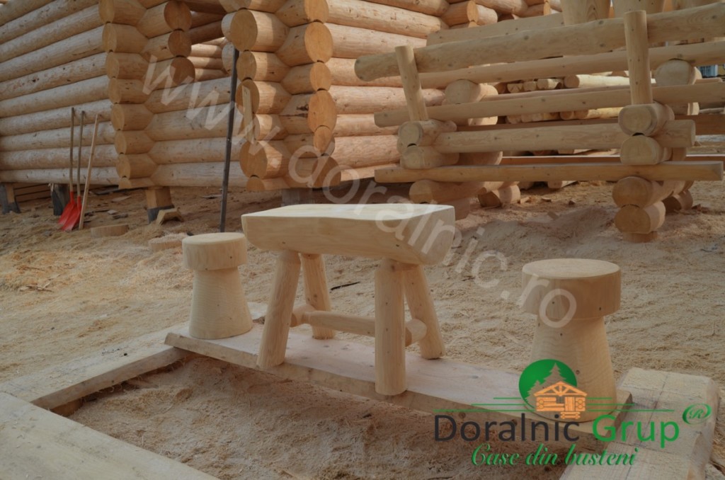 MOBILIER EXTERIOR DIN LEMN Case din busteni - Cabane din lemn